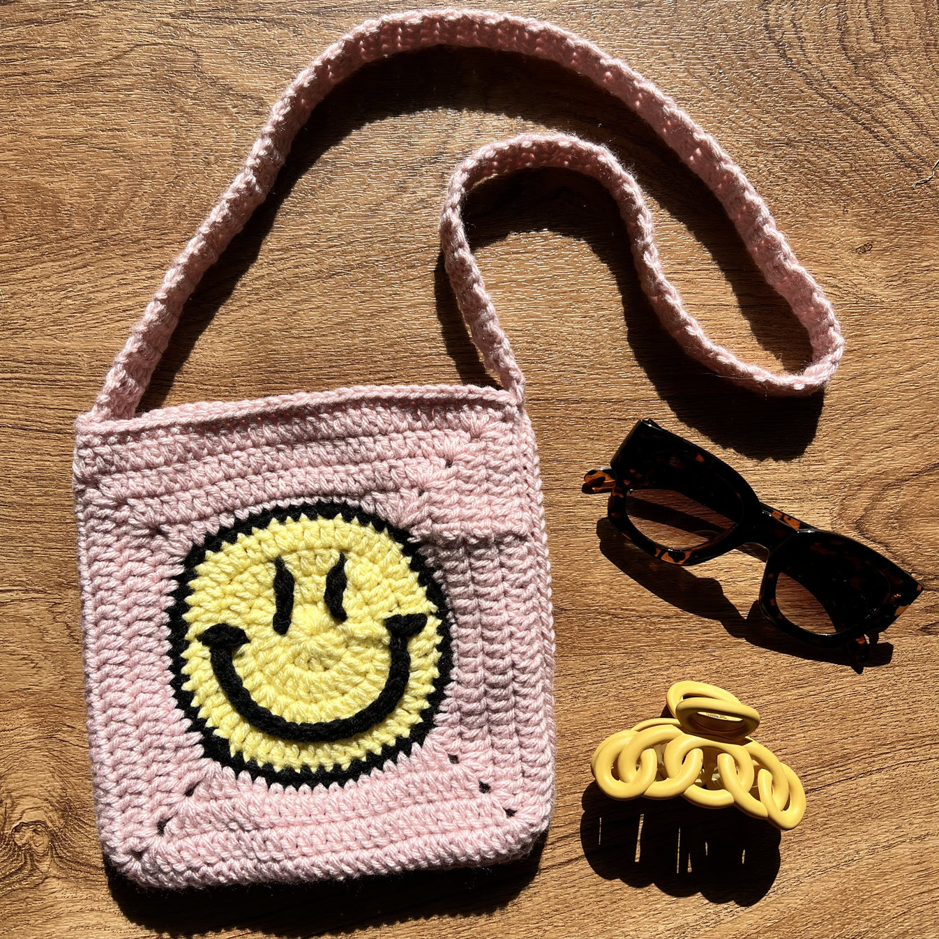 Mini Smiley Face Crossbody Bag Crochet Pattern | Cute Tote Bag Tutorial ...